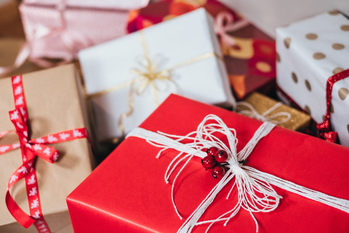 How to Organise the Perfect Secret Santa | Secret Santa Gifts | Free UK ...